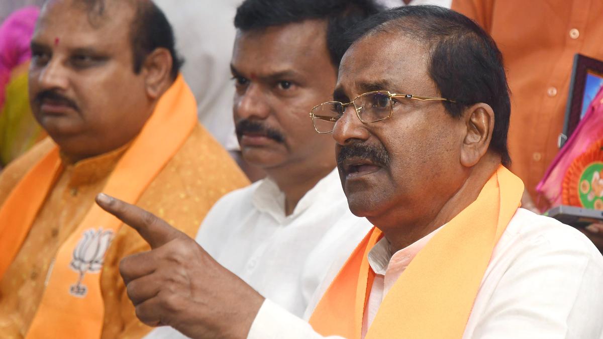 Andhra Pradesh: BJP leader Somu Veerraju lashes out at Opposition leaders for boycotting ...